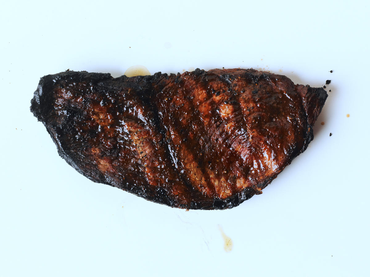 Is it safe to eat burnt meat?