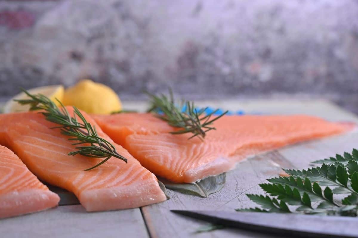 Is it safe to eat salmon cold?