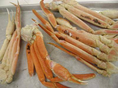Is it safe to eat snow crab legs with black spots?