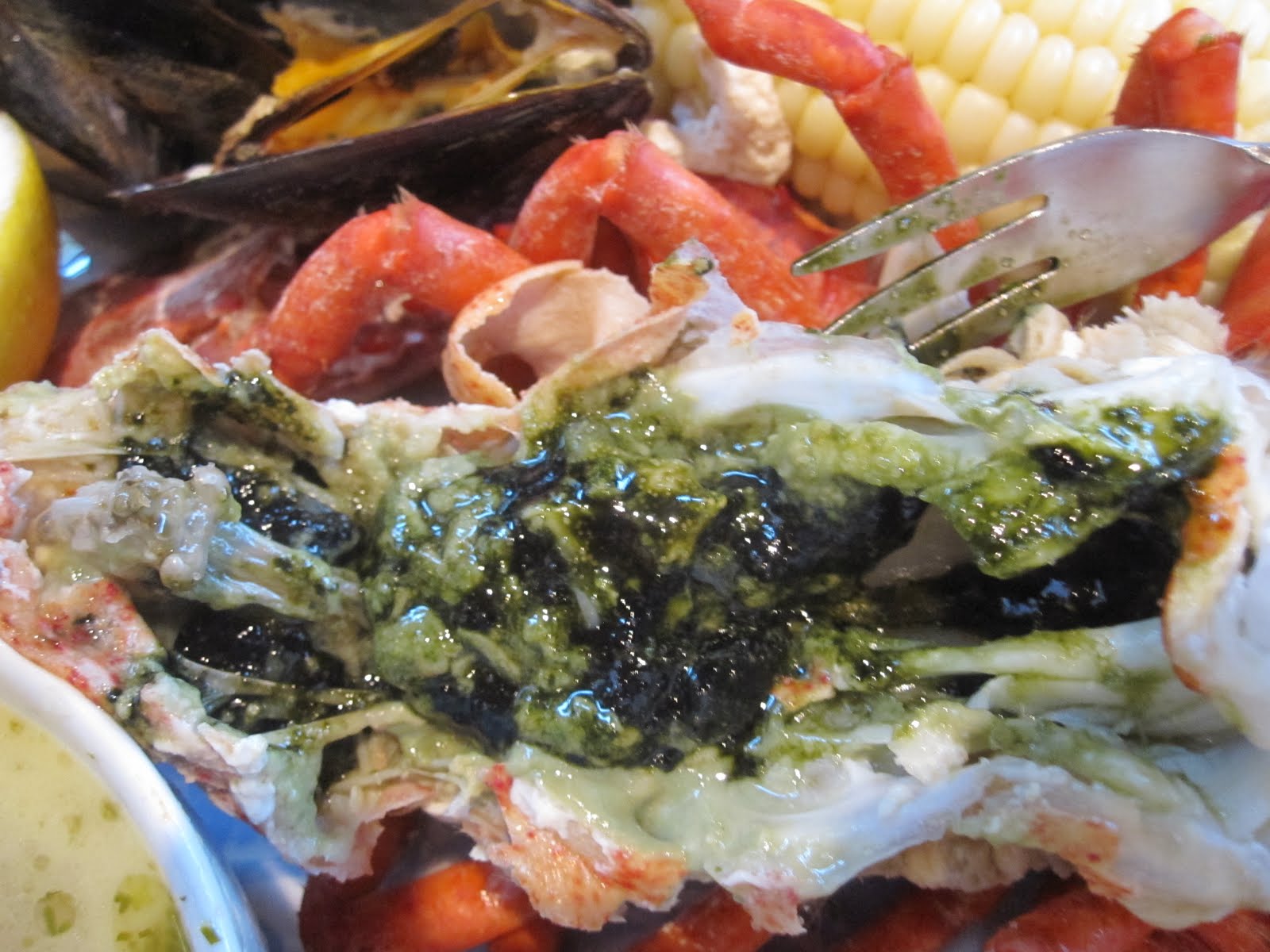 Is it safe to eat the green stuff in lobster tail?