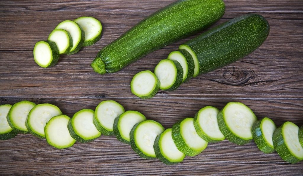 Is it safe to eat the zucchini skin?