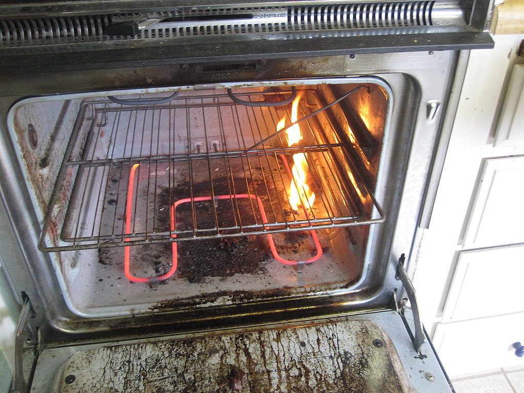 Is it unhealthy to cook in a dirty oven?