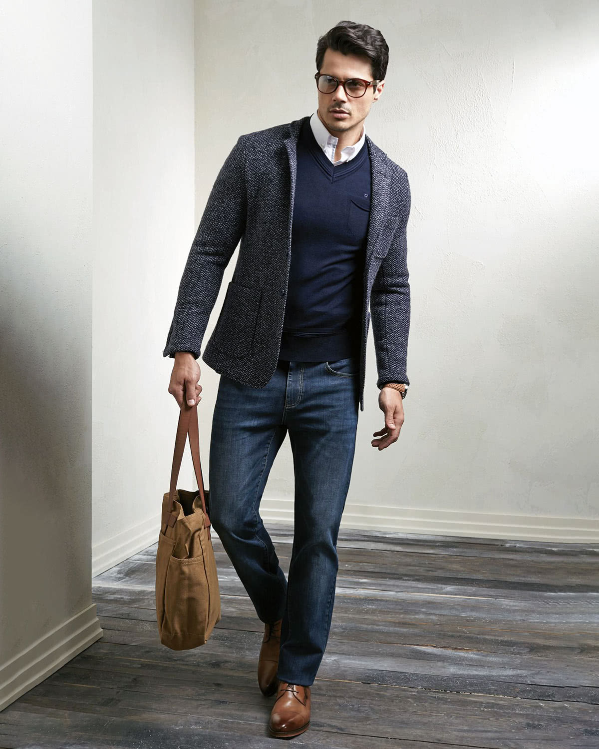 Is jeans and shirt smart casual?