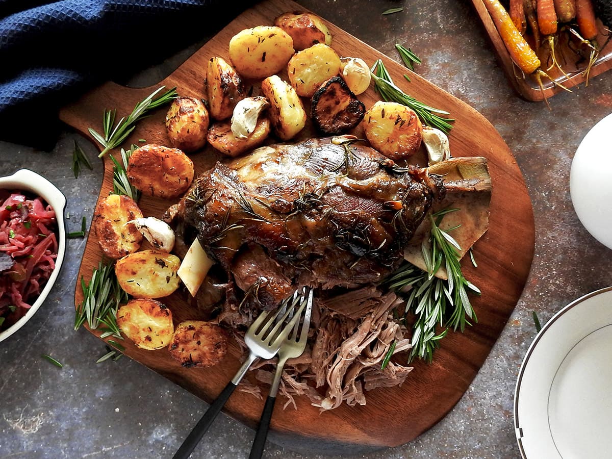 Is lamb shoulder or leg better for slow cooking?