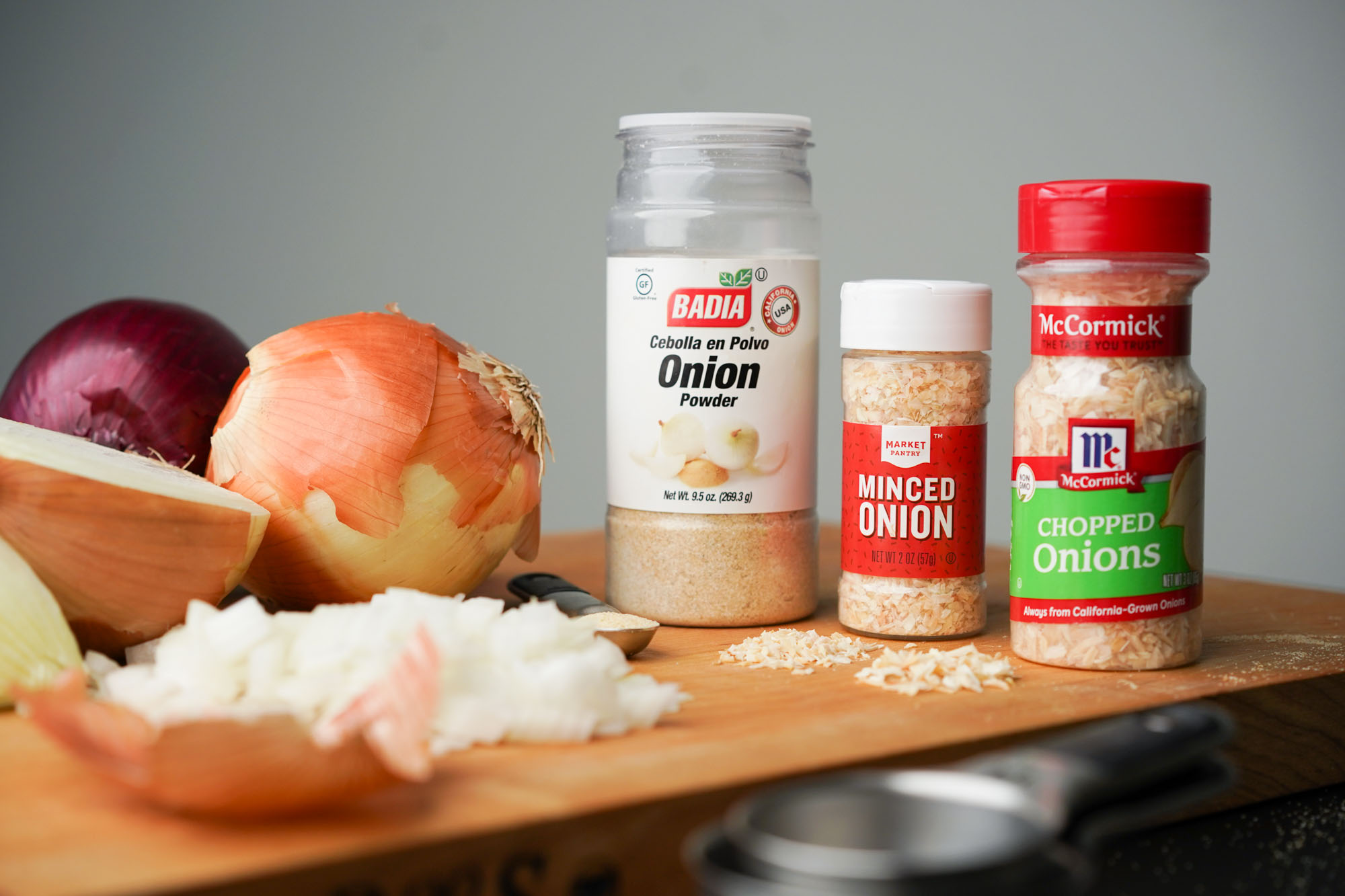 Is onion powder and onion flakes the same?