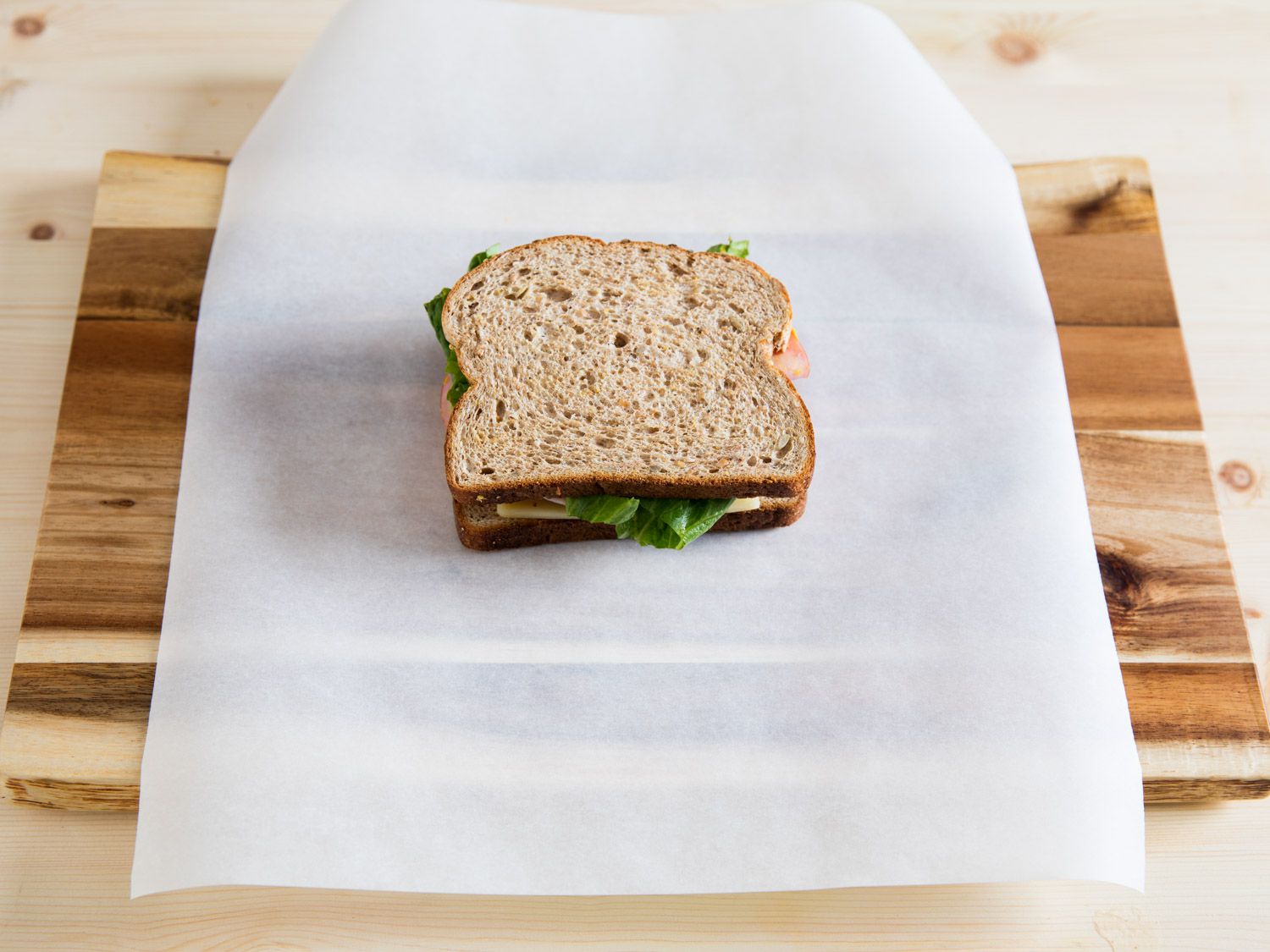 Is parchment paper good for wrapping sandwiches?