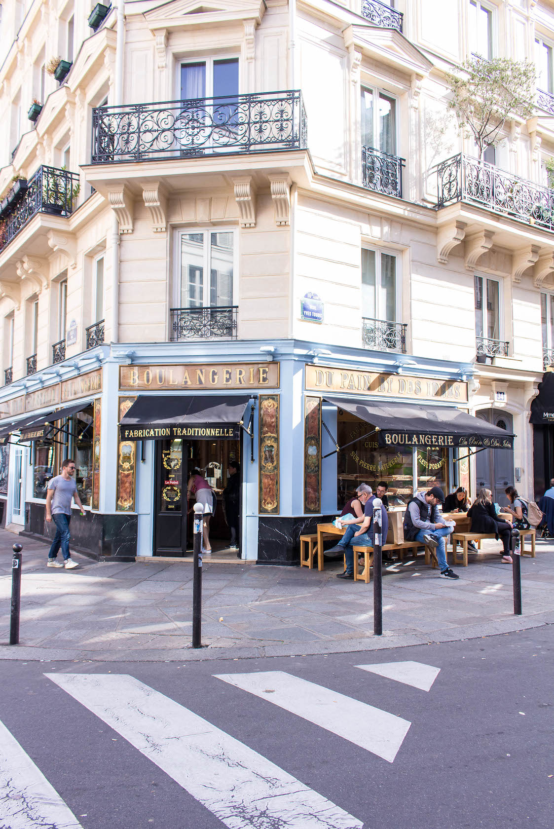 Is Paris known for bakeries?