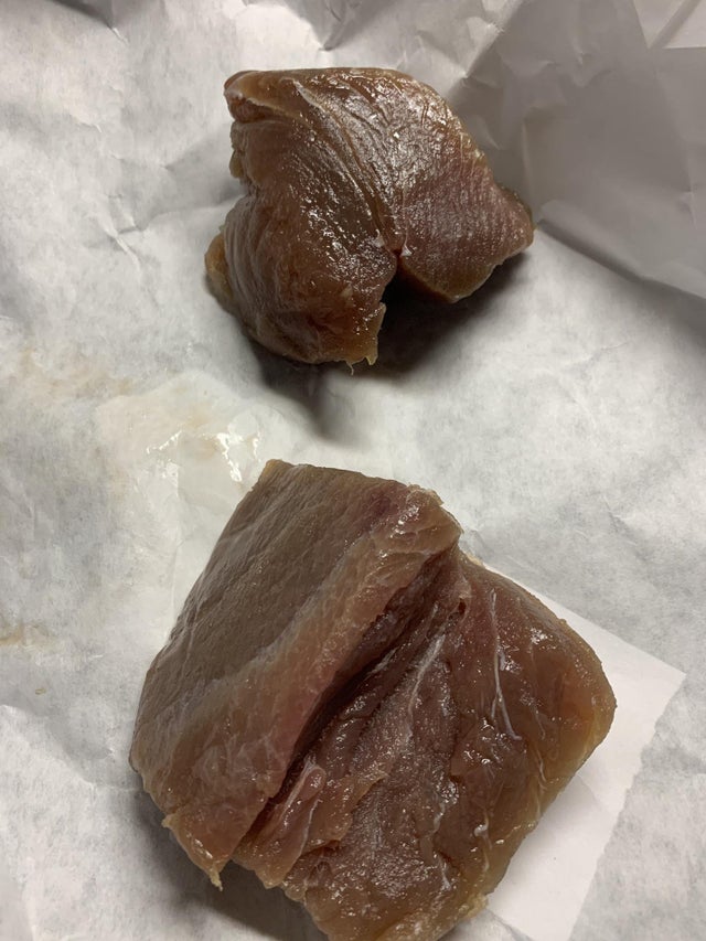 Is raw tuna supposed to be brown?