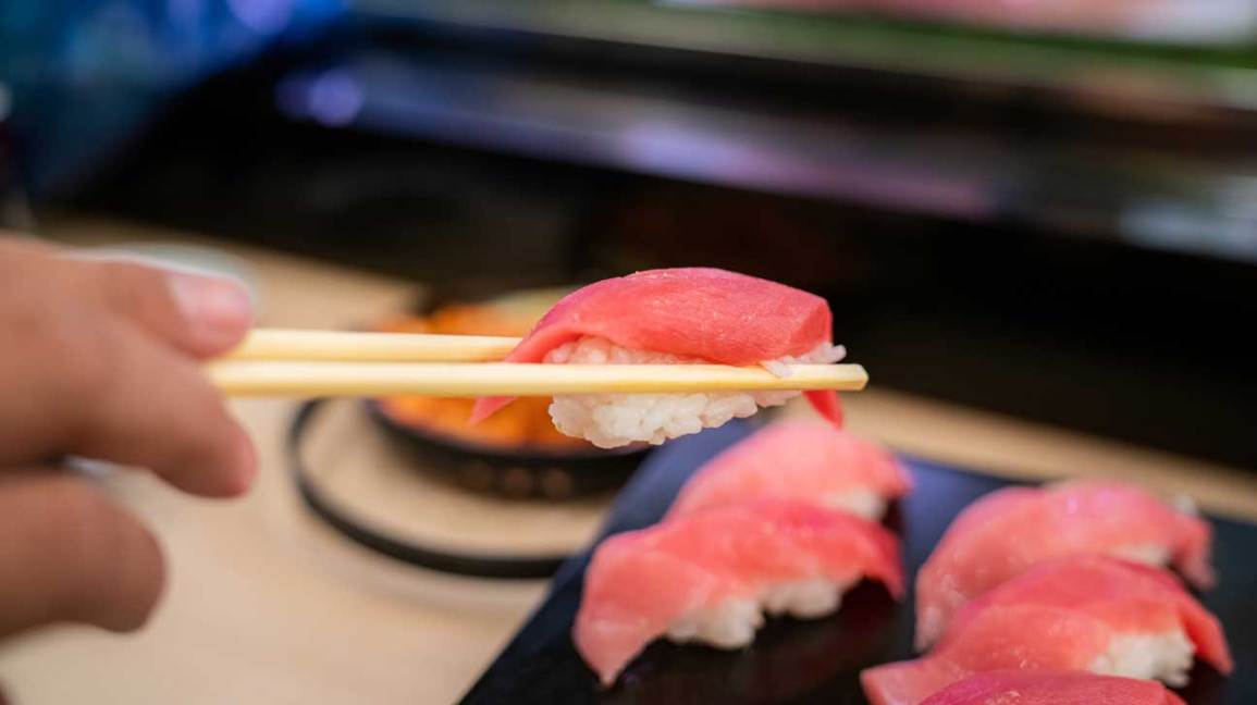 Is salmon and tuna safe to eat raw?