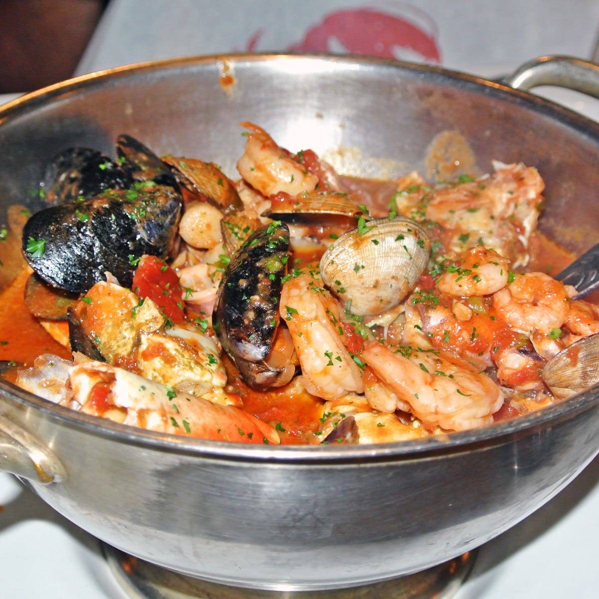 Is Sotto Mare the same as cioppino?