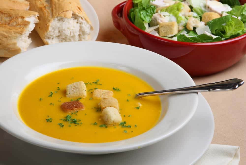 Is soup and salad a good lunch?