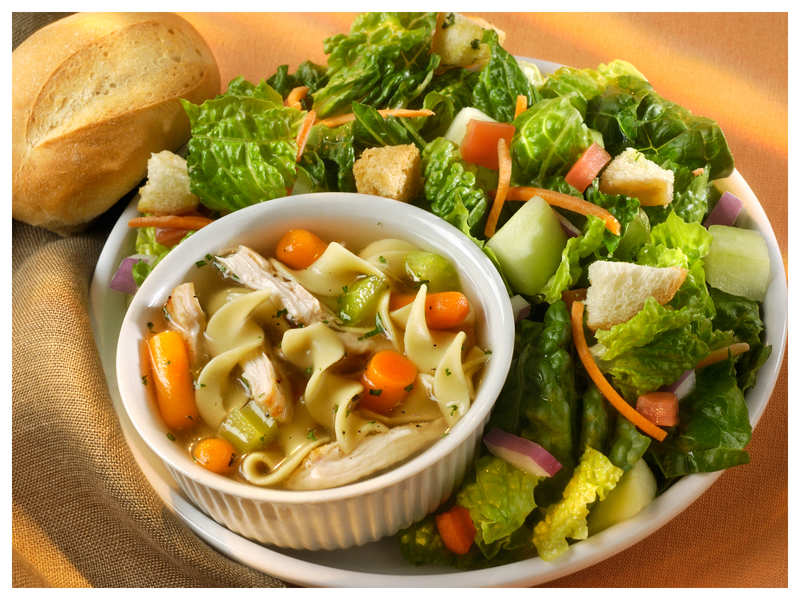 Is soup and salad a healthy lunch?