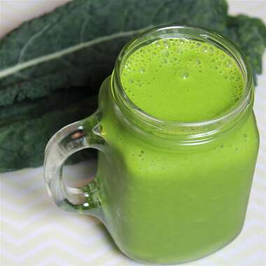 Is spinach or kale better for smoothies?