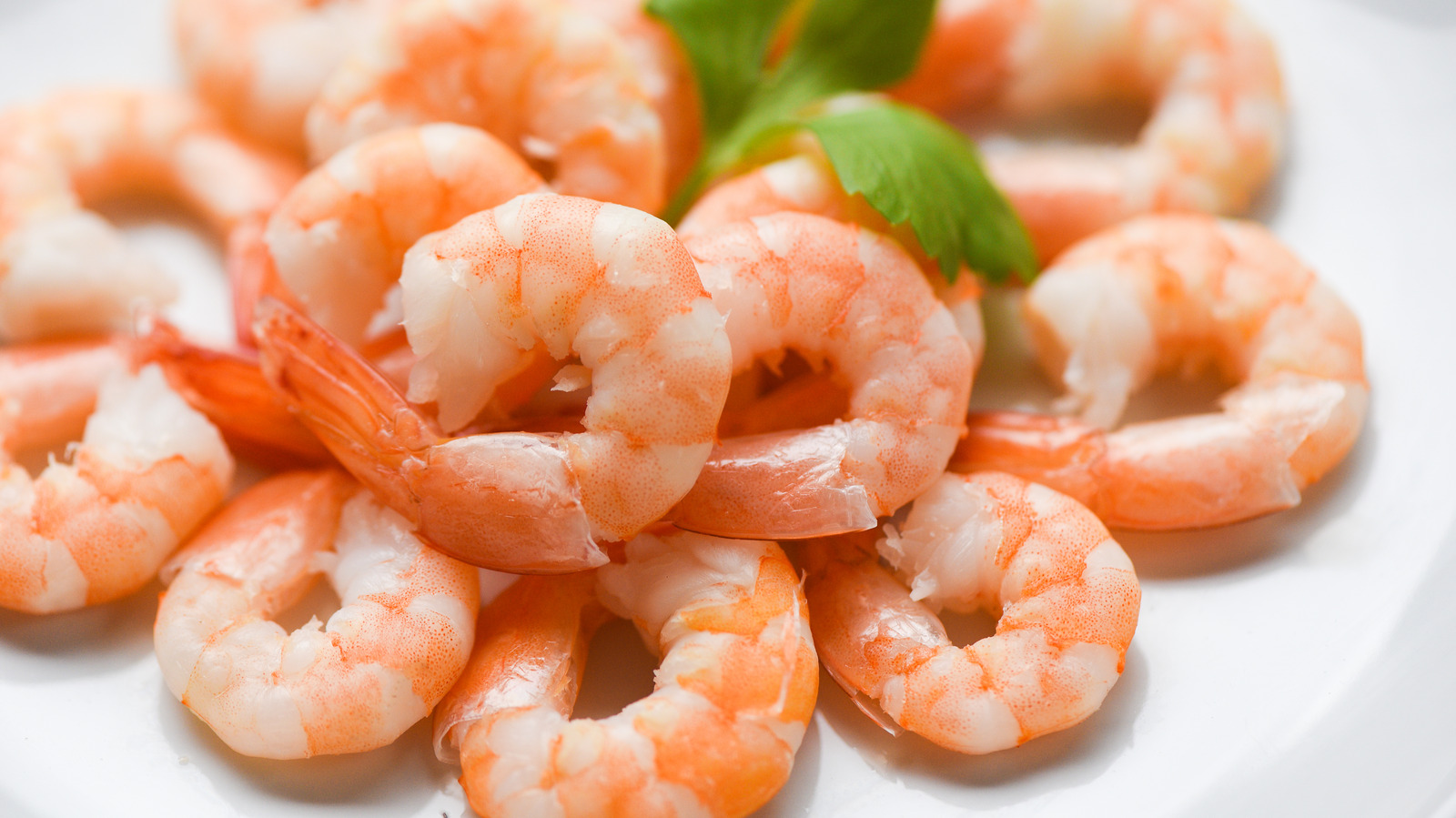 Is there a problem with shrimp color when cooked?