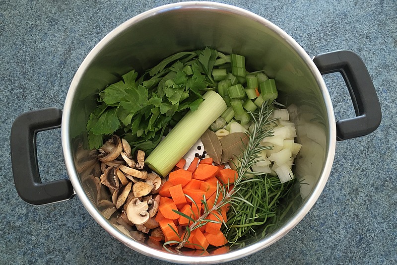 Is vegetable stock high in carbs?