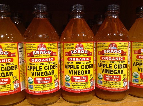 Is white vinegar or apple cider vinegar better for cooking?