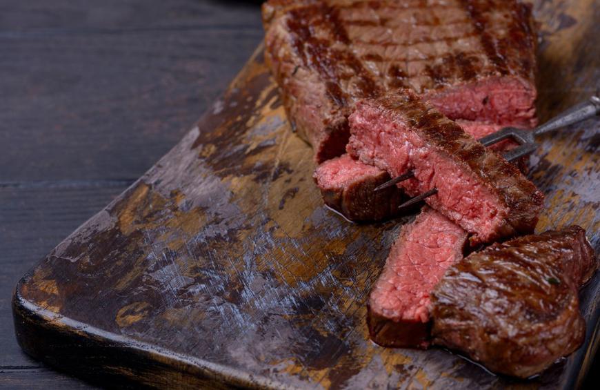 Should a medium rare steak be bloody?