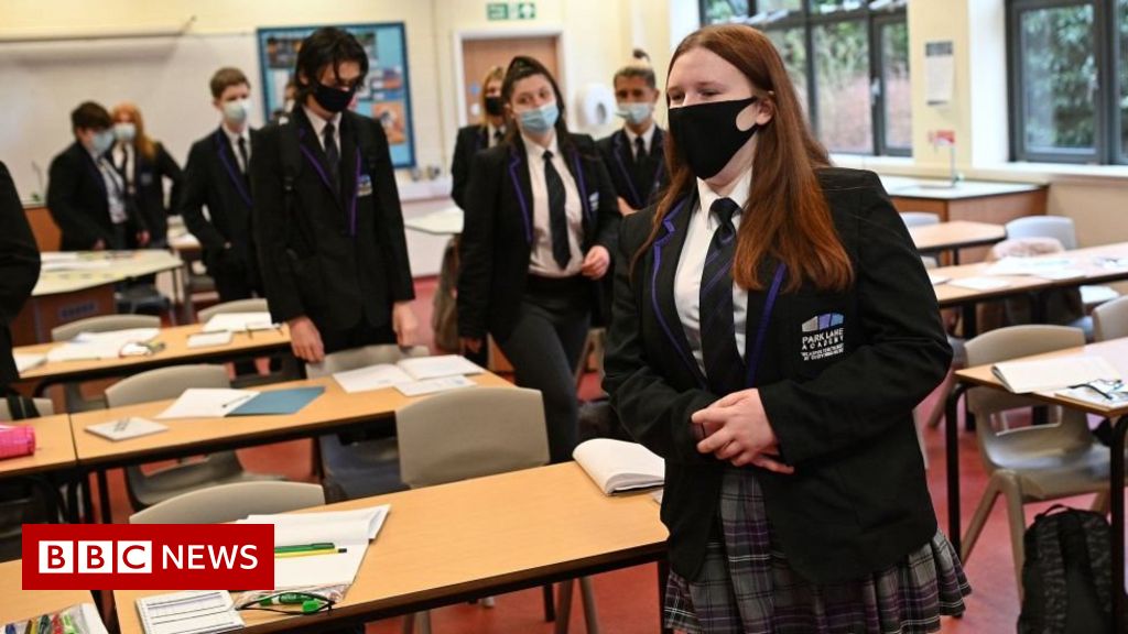 Should all secondary schools ask pupils to wear masks?