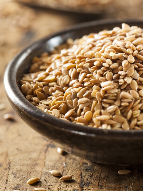 Should flax seeds be soaked before grinding?
