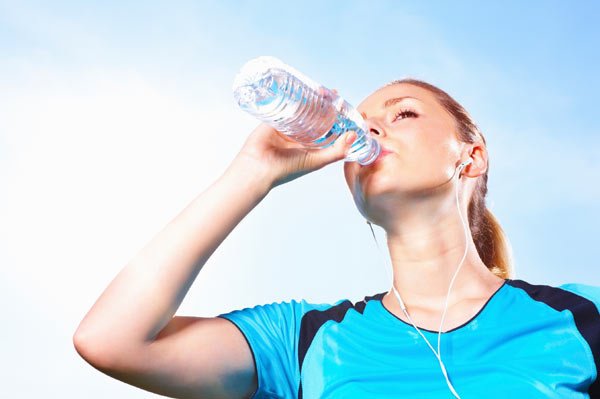 Should I drink water before running in the morning?