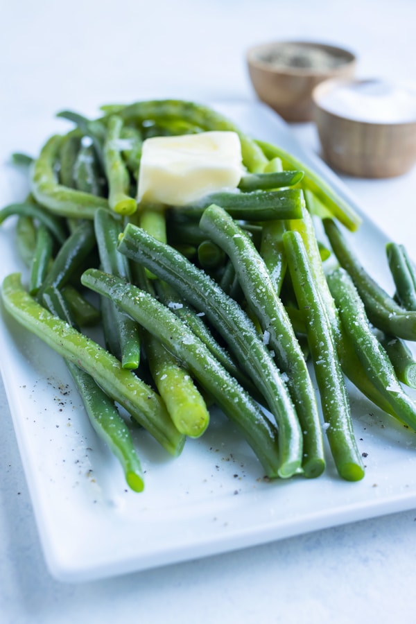 Should I soak fresh green beans in salt water?