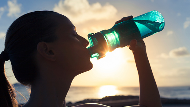 Should runners drink water or sports drinks?