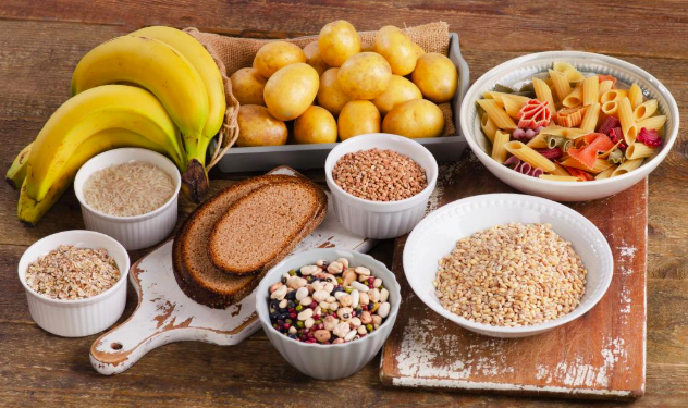 Should Runners eat carbohydrates before a race?