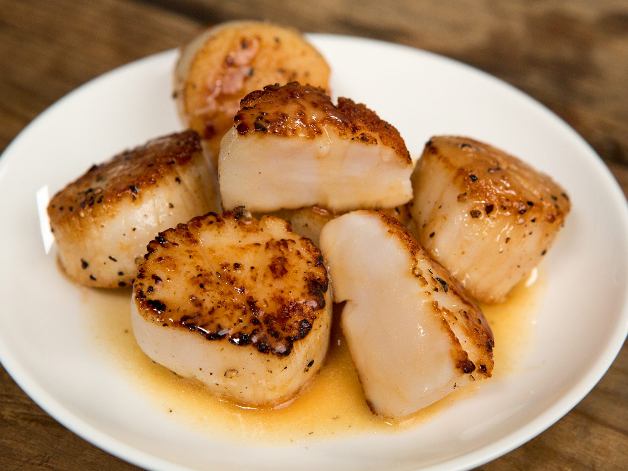 Should scallops be cooked all the way through?