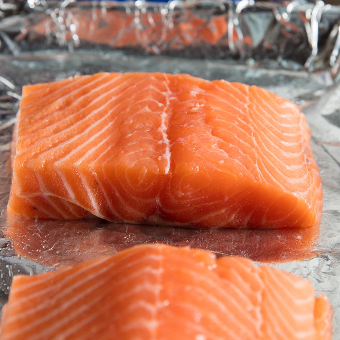 Should you cut fish before or after cooking it?