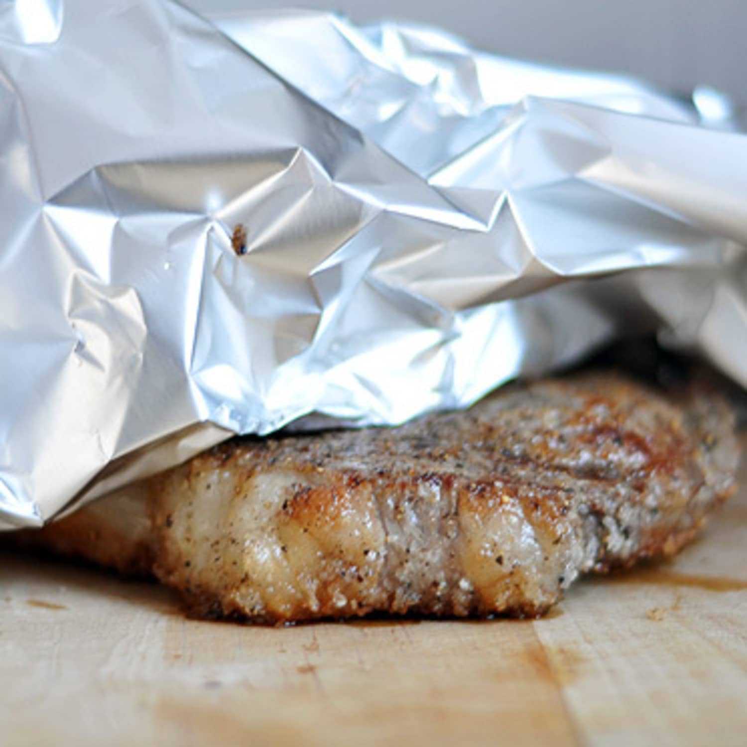 Should you rest meat in foil?