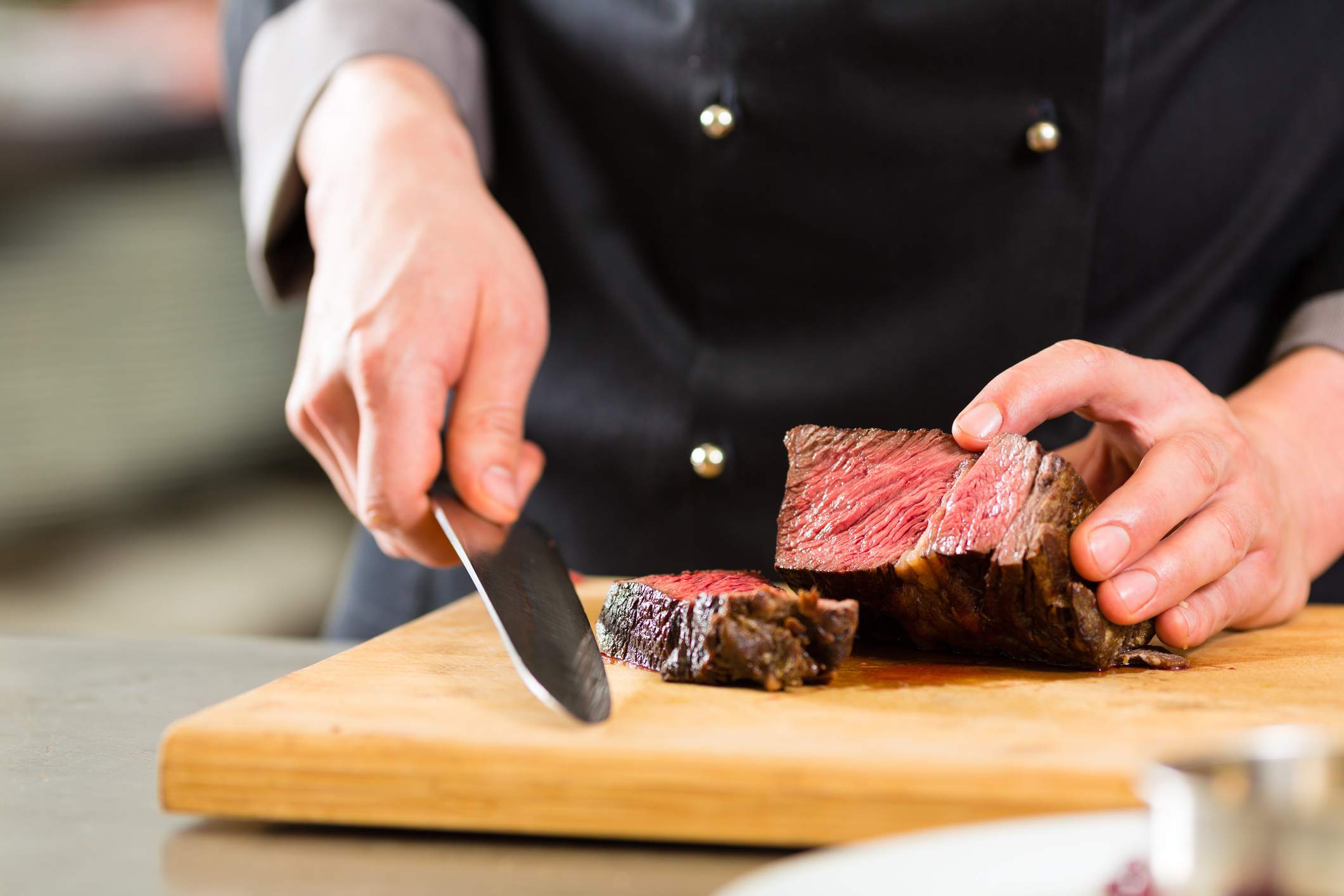 Should you stab a steak before cooking?