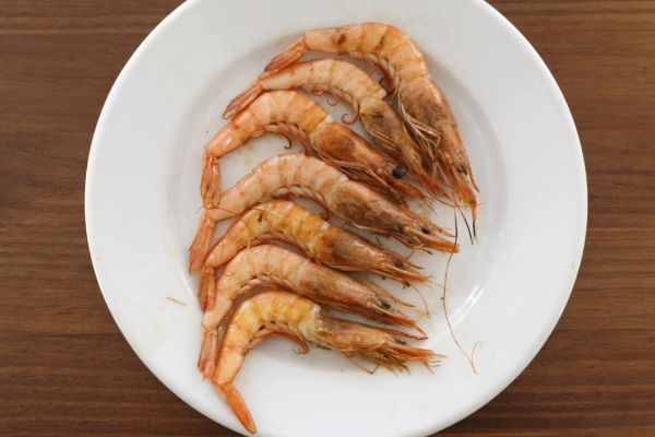 Should you suck shrimp heads?