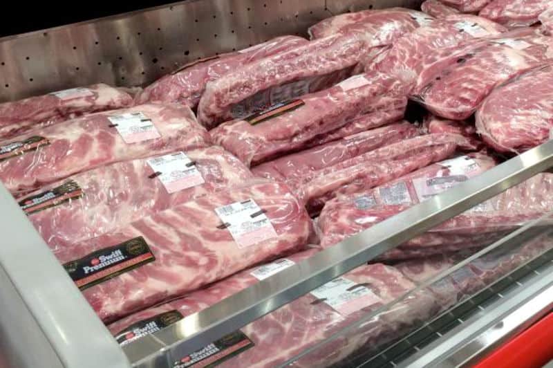 Should you take meat out of packaging?