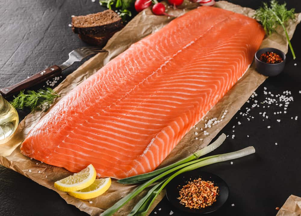 Should you wash fresh salmon before freezing?