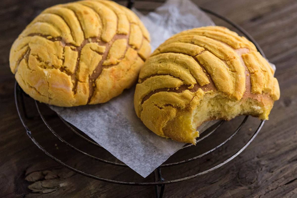 What are Mexican conchas made of?