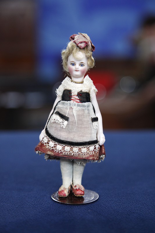 What are mignonette dolls?