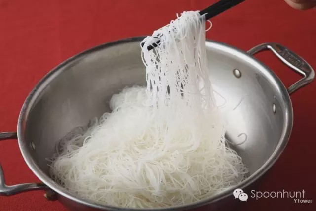 What are skinny white noodles called in Chinese?