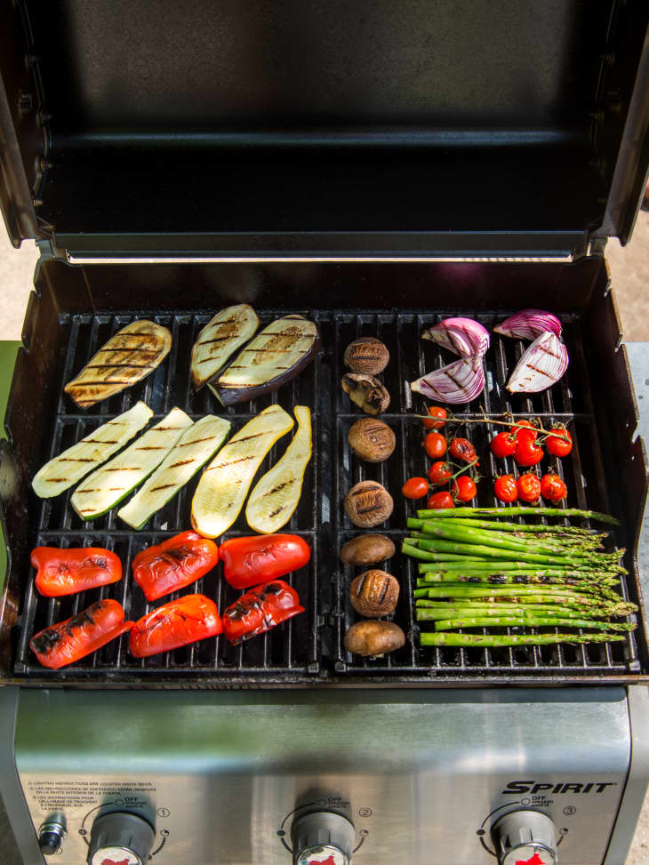What are some guidelines to follow for grilling vegetables?