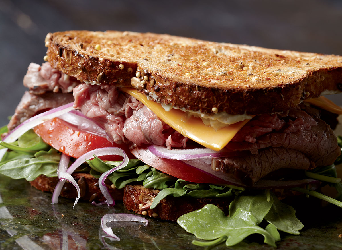 What are some low-fat ways to make a roast beef sandwich?
