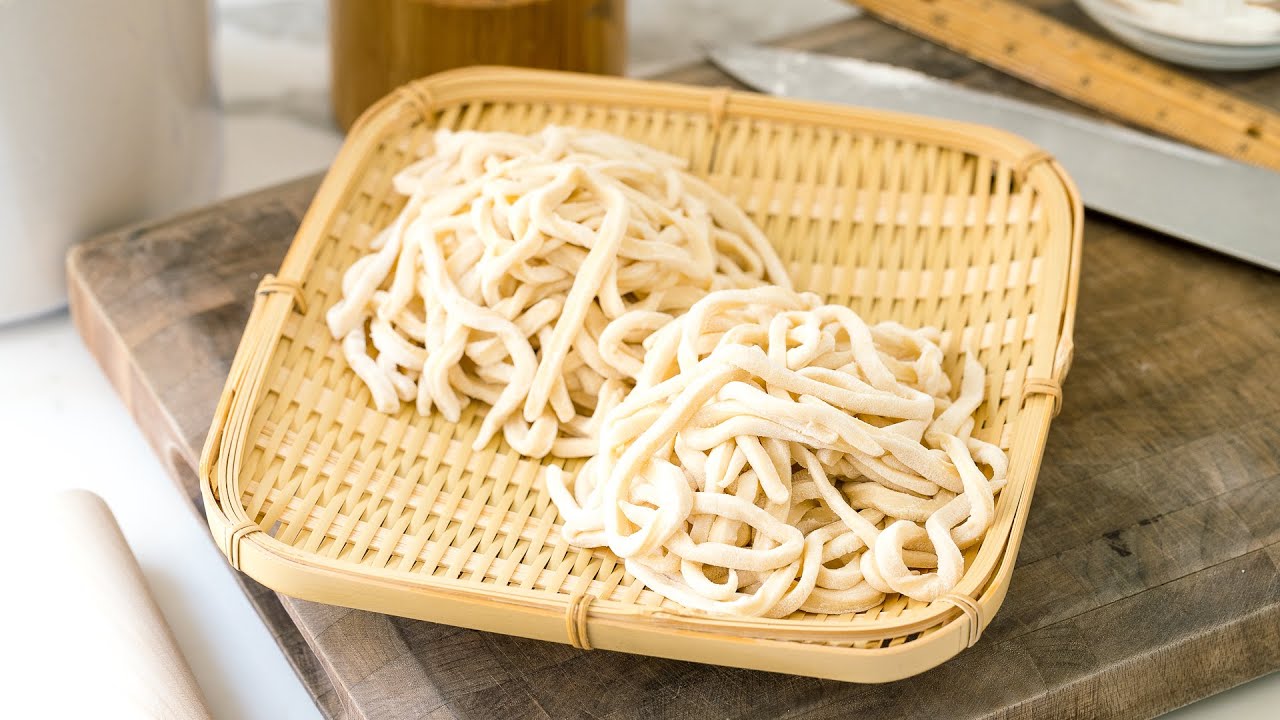 What are the 3 main ingredients in udon?