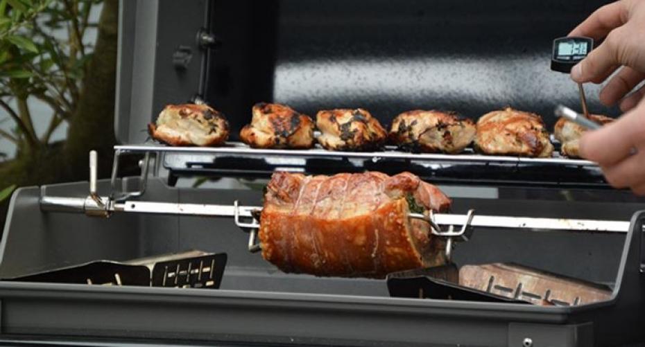 What are the advantages of a gas grill?