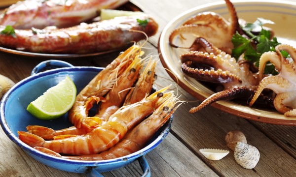 What are the cons of eating seafood?