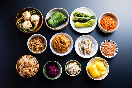 What are the differences between Chinese and Japanese cuisine?