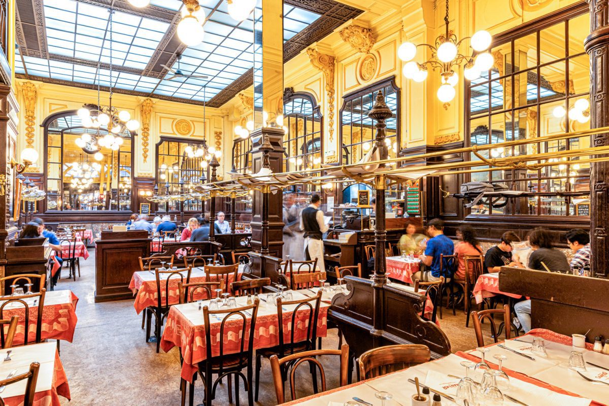 What are the different types of restaurants in Paris?