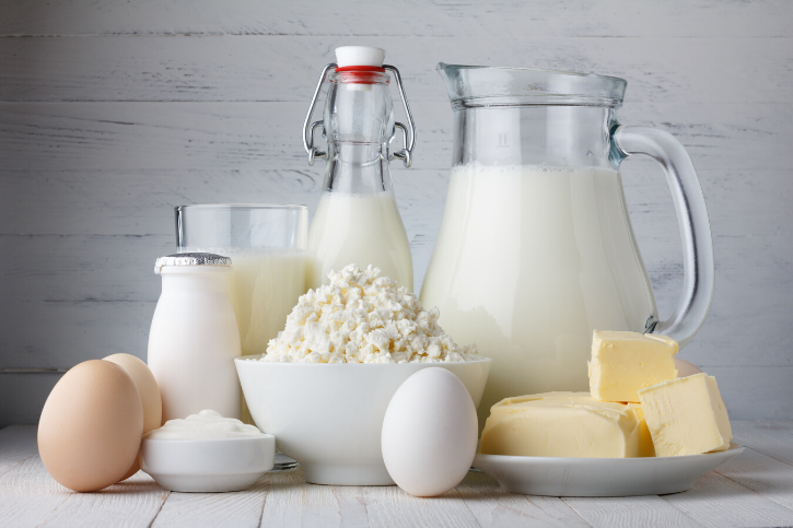 What are the health benefits of choosing low-fat or fat-free versions when available?