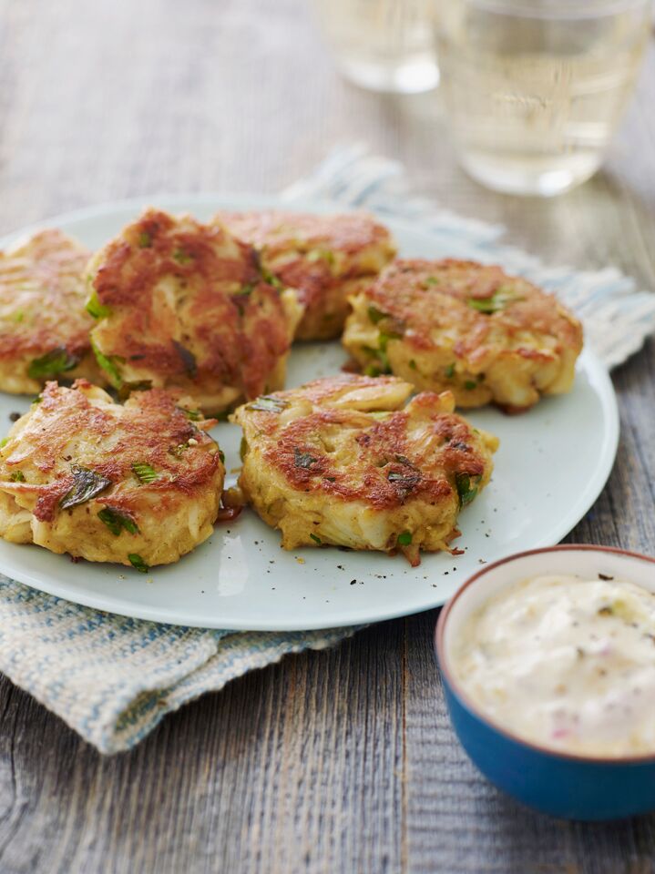 What are the main ingredients in crab cakes?