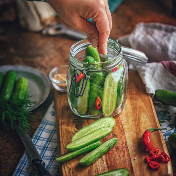 What are those bubbles and Fizz in my pickled vegetables?