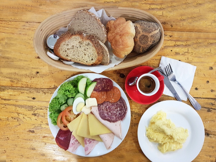 What bread do Germans eat for breakfast?