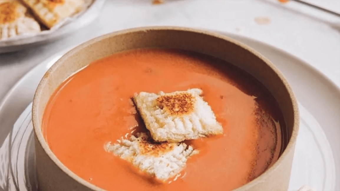 What can u eat with tomato soup?