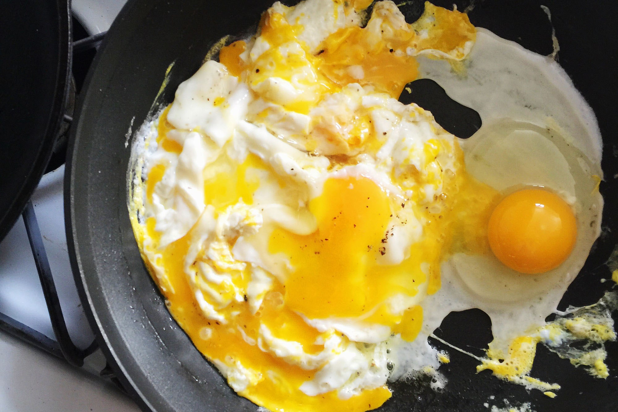 What can you not cook in a cast iron skillet?